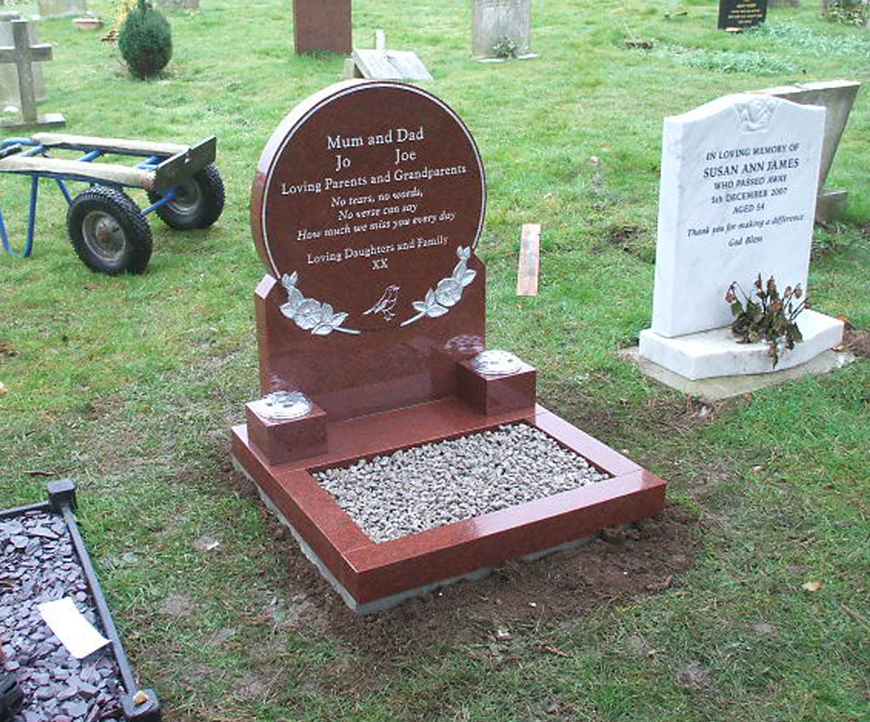 BSL4 - Bespoke Circular Headstone with Roses - Memorials of Distinction